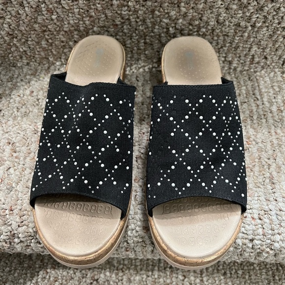 Bzees | Shoes | Bzees Black Slide Platform Sandals Size Black With ...